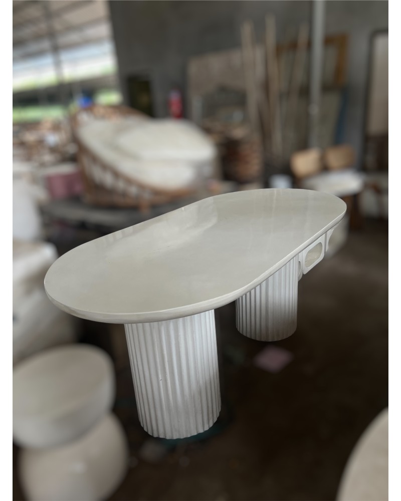 Table en béton ovale